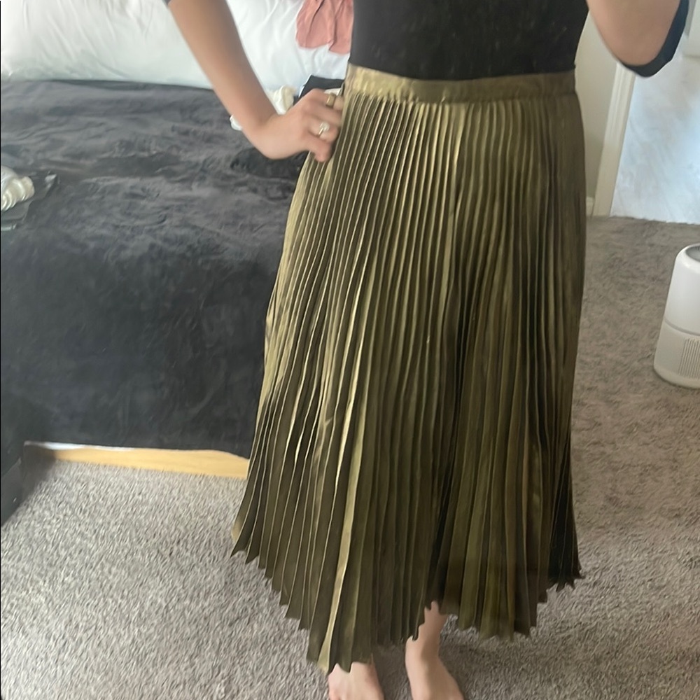 Elegant Golden Pleated Skirt - Gem